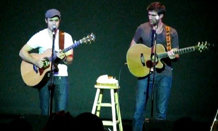 Kris Allen Performs After One Day Without Shoes Event - VIDEOS