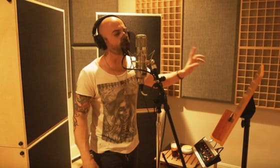 American Idol's Chris Daughtry Drops 'Backbone' Music Video
