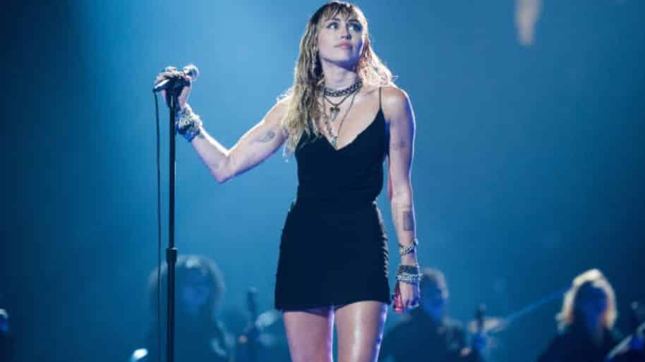 Miley Cyrus performs Emotional "Slide Away" MTV Video Music Awards