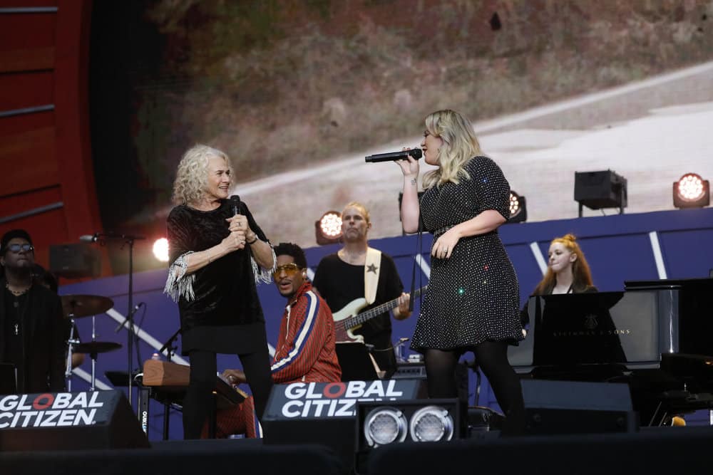 Kelly Clarkson and Carole King Sing "Where You Lead" Global Citizen Fest