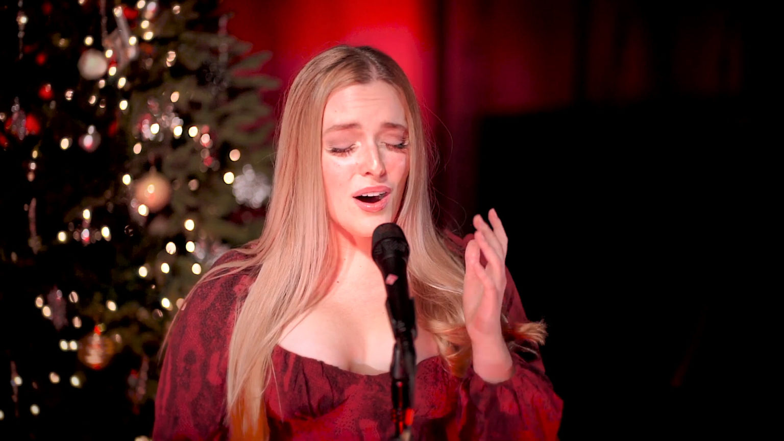 American Idol's Grace Kinstler Drops Jazzy, Soulful 'Silent Night' (Video)