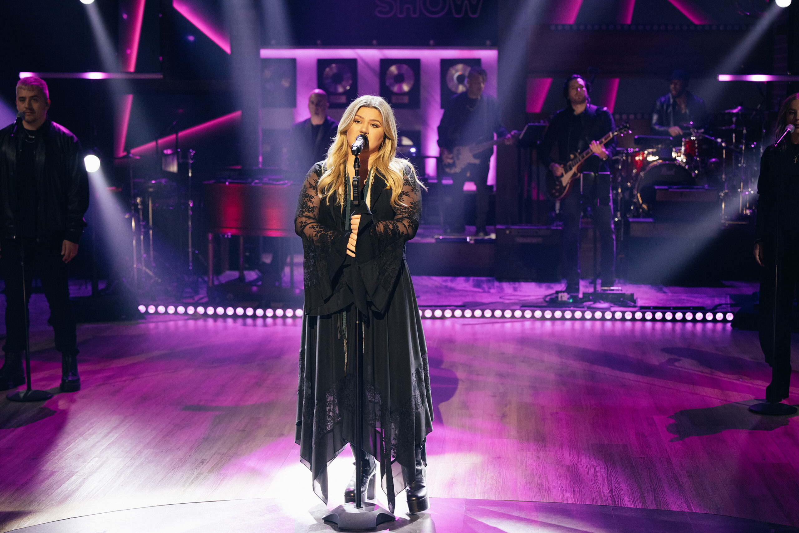 Kelly Clarkson Debuts 'Mine' Says 'I Was Obviously Angry and Sad'