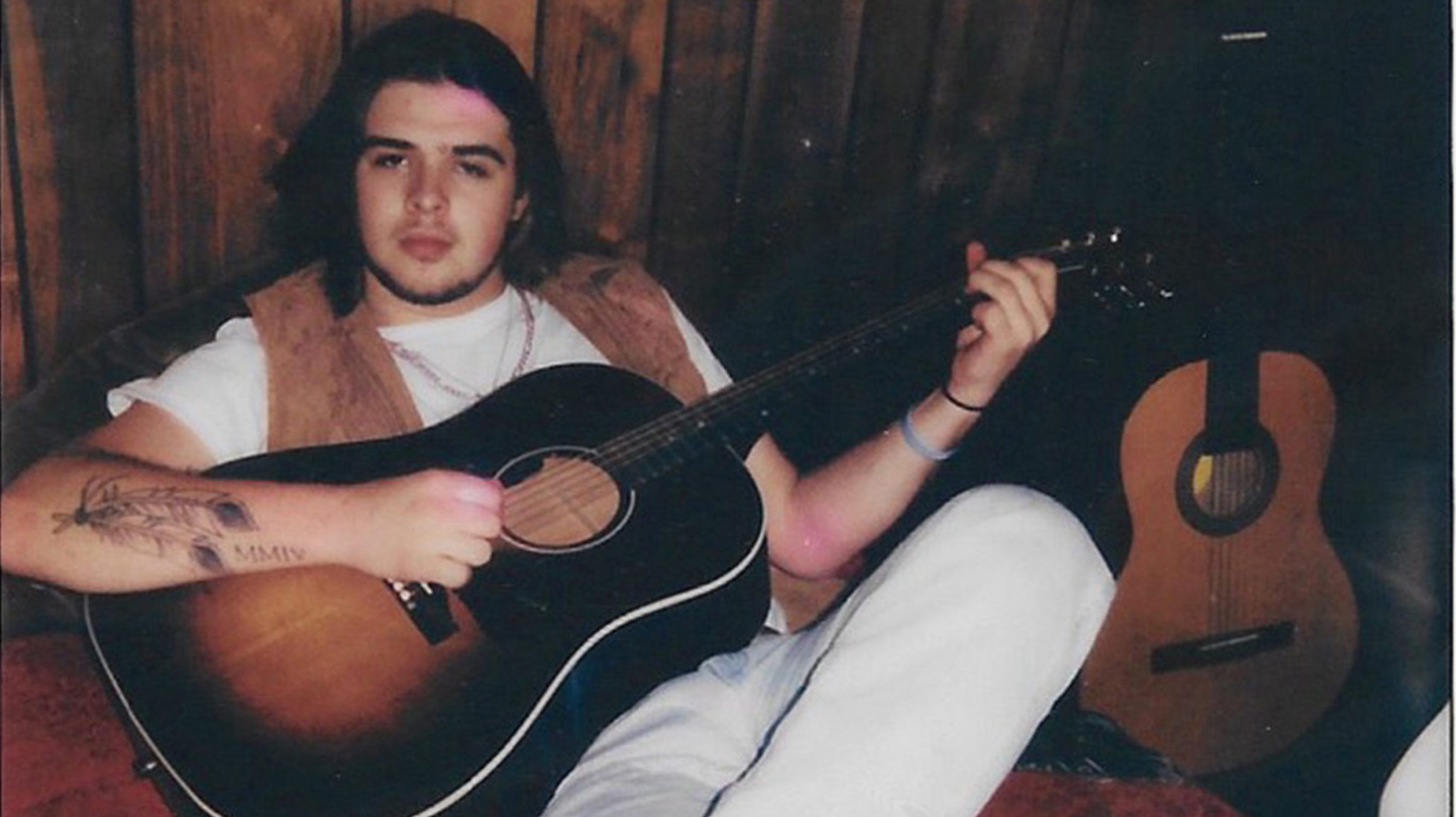 Headlines: Colin Stough Announces New Song, Kelly Clarkson Surprises Busker