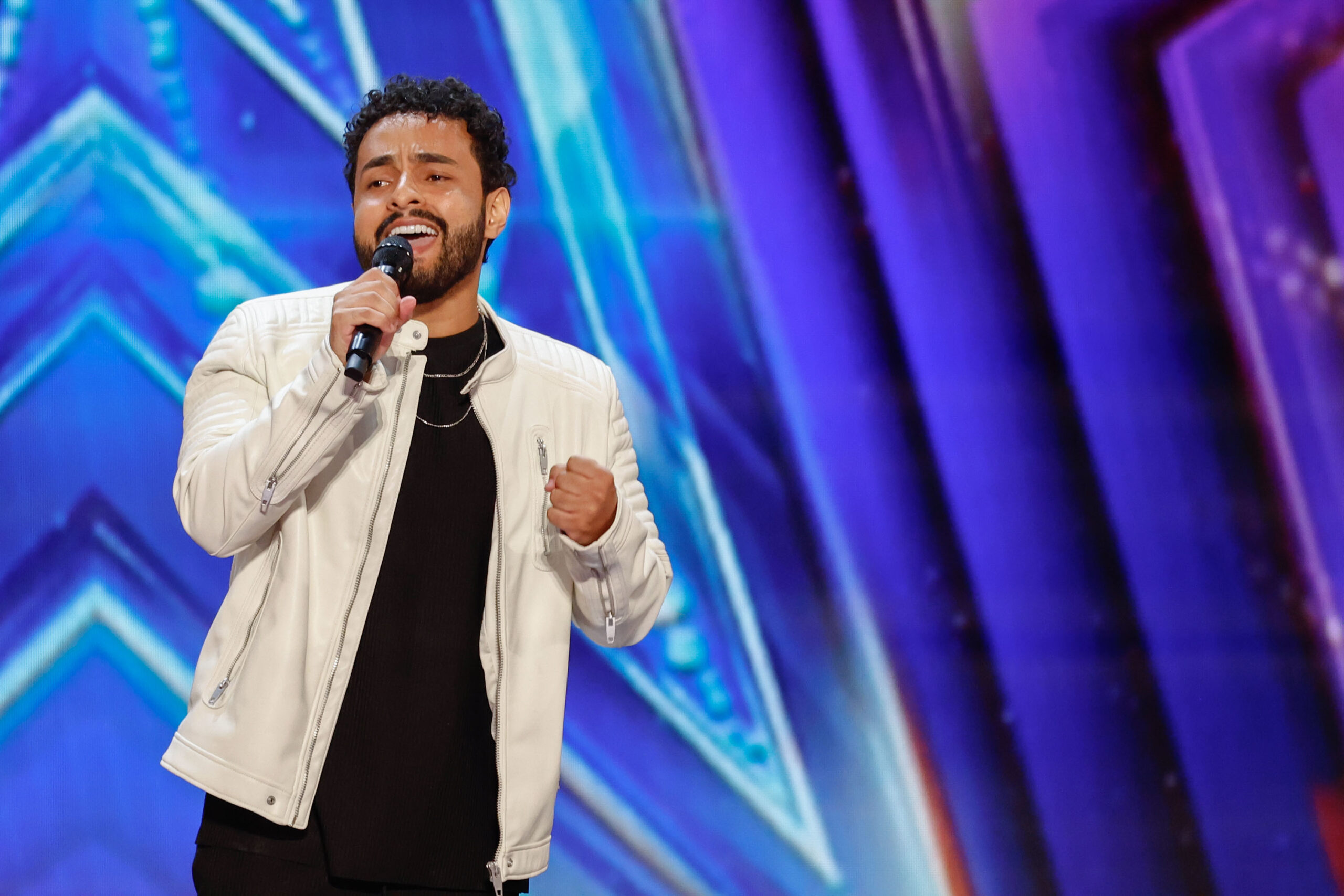 AGT 2023: Gabriel Henrique's Angelic Tone Nabs Golden Buzzer
