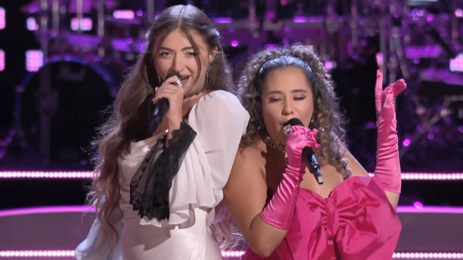 The Voice 24 Battles: Nini Iris vs Sophia Hoffman Wows on "Heart of Glass"