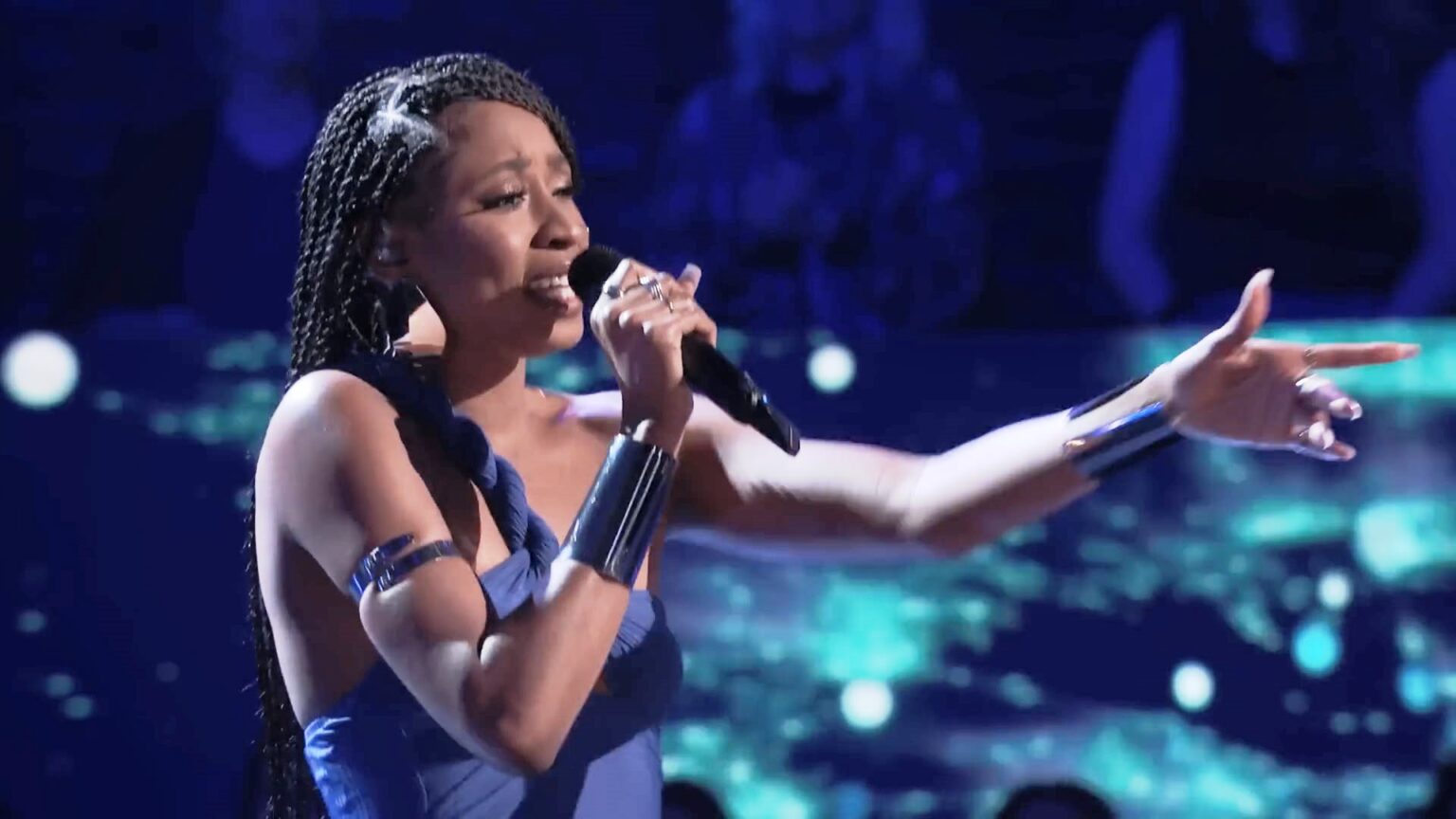 The Voice 24 Playoffs: Kara Tenae Wows with Exquisite "Rain" by SWV