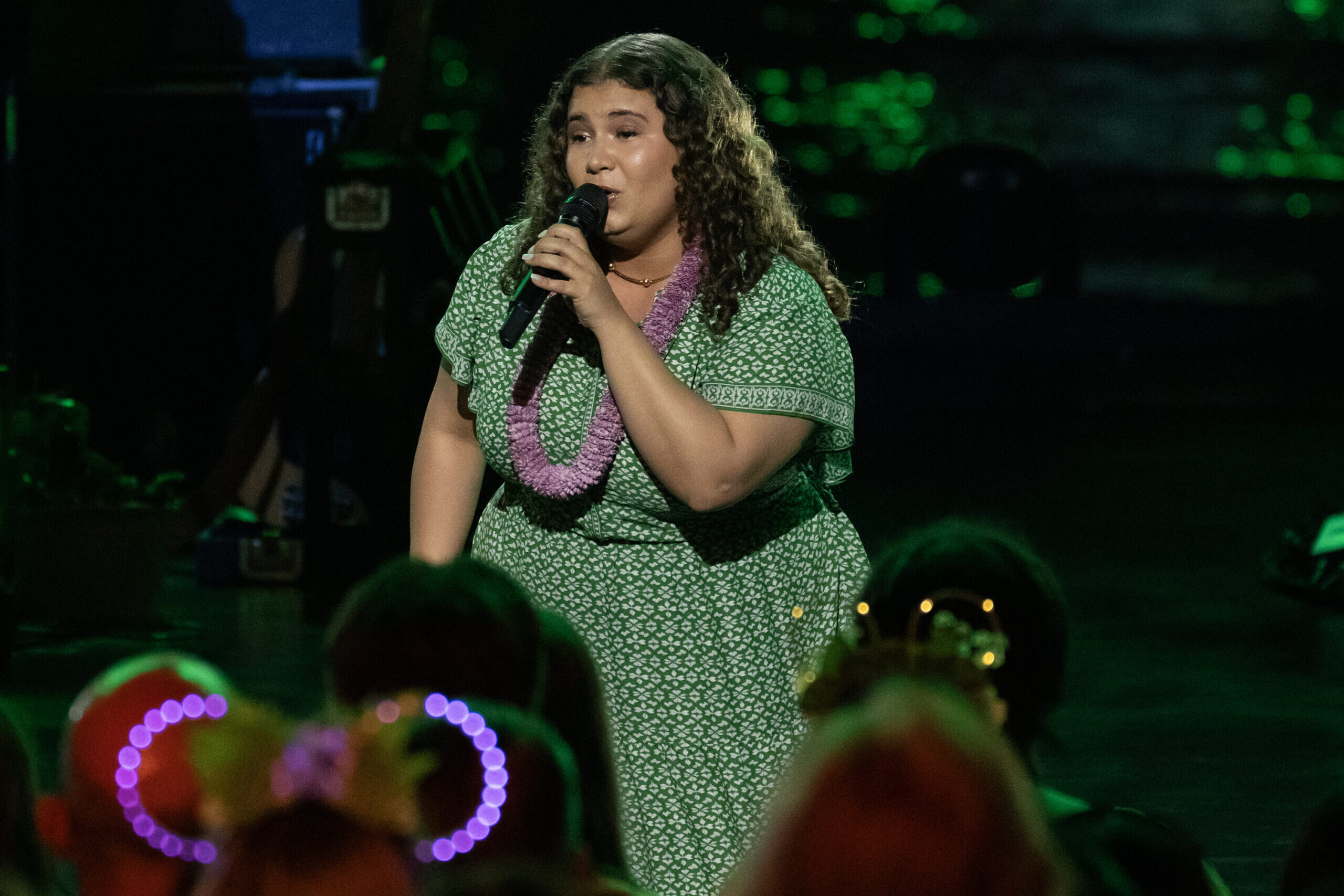 American Idol 2025: Watch Amanda Barise's Risky "Defying Gravity"